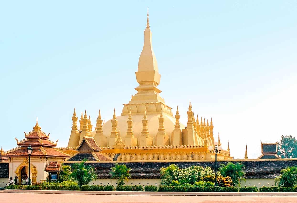 That Luang - Tháp vàng đặc sắc ở Vientiane, Lào - Elephant Travel - Du lịch Con Voi